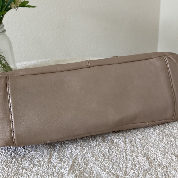 Coach | Bags | Coach Leather Beige Tote Zipper Shimmer Shoulder Bag ...